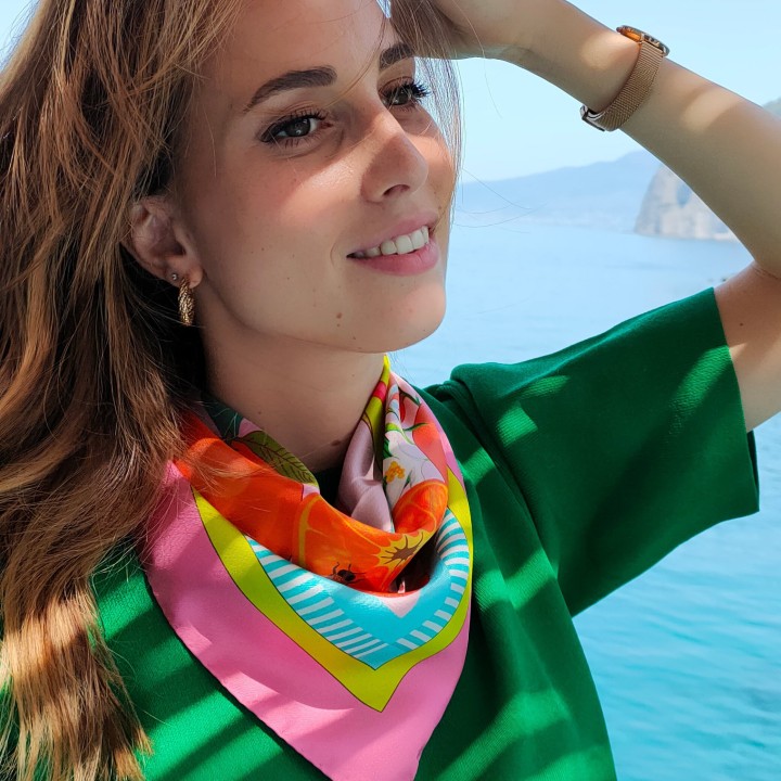 Discover the Editions Ventinove silk scarves in silk and 100% made in ...